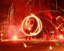 Feuerjonglage und Feuer jonglieren - hier Jongleur buchen