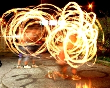 Feuerjonglage und Feuer jonglieren - hier Jongleur buchen