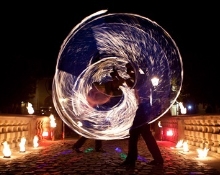 Feuerjonglage und Feuer jonglieren - hier Jongleur buchen