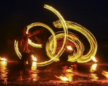 Feuerjonglage und Feuer jonglieren - hier Jongleur buchen